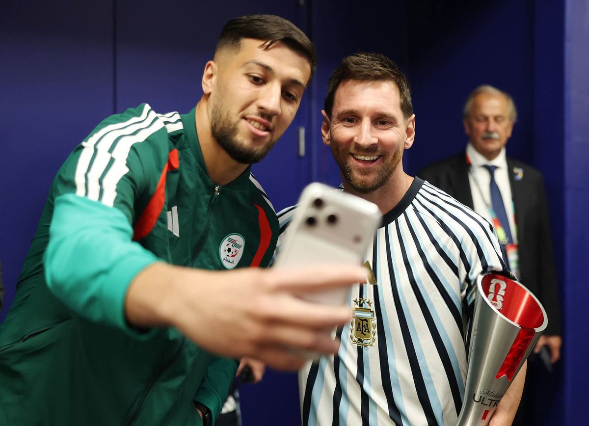 Ramdane prend la pose avec Messi – planetesportdz